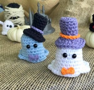 Halloween Ghost Amigurumi Crochet Pattern Roundup! - AmVaBe Crochet