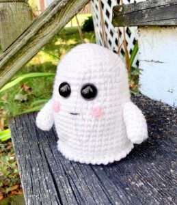 Halloween Ghost Amigurumi Crochet Pattern Roundup! - AmVaBe Crochet