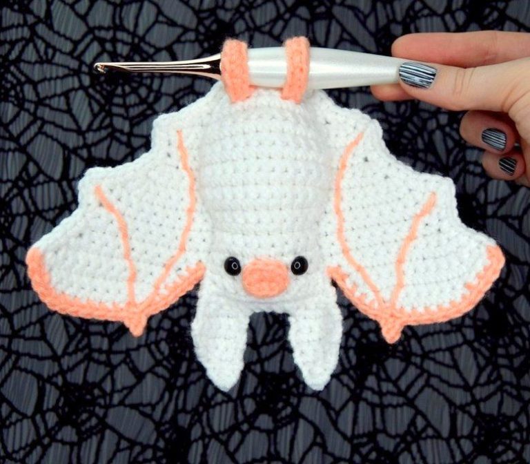 Free Halloween Bat Crochet Pattern Roundup! - AmVaBe Crochet