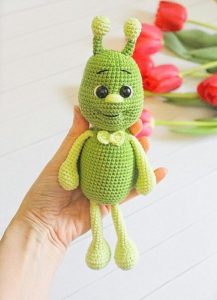 Amigurumi Grasshopper Crochet Pattern Roundup! - AmVaBe Crochet