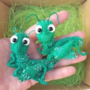 Amigurumi Grasshopper Crochet Pattern Roundup! - AmVaBe Crochet